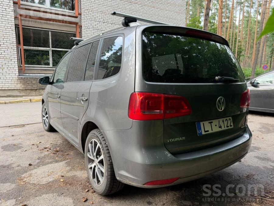 Pelēks Volkswagen Touran 2012 Rīga, ar dzinēja tilpumu 1.60 L un nobraukumu 418 tūkst. km par 3000 €, foto 3 vietnē AUTOMOTO.COM.LV