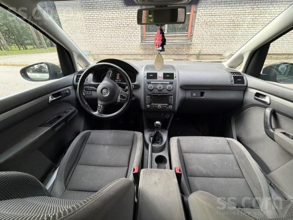 Pelēks Volkswagen Touran 2012 Rīga, ar dzinēja tilpumu 1.60 L un nobraukumu 418 tūkst. km par 3000 €, foto 5 vietnē AUTOMOTO.COM.LV