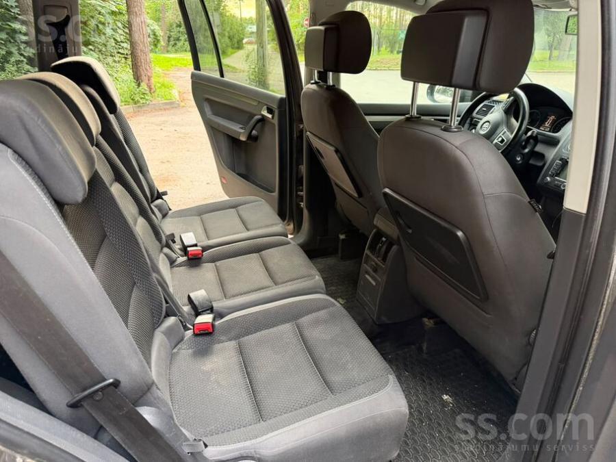 Pelēks Volkswagen Touran 2012 Rīga, ar dzinēja tilpumu 1.60 L un nobraukumu 418 tūkst. km par 3000 €, foto 8 vietnē AUTOMOTO.COM.LV