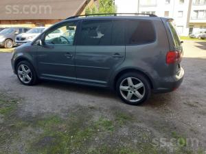 Pelēks Volkswagen Touran 2012 Daugavpils, ar dzinēja tilpumu 2.00 L un nobraukumu 0 tūkst. km par 4700 €, foto 11 vietnē AUTOMOTO.COM.LV