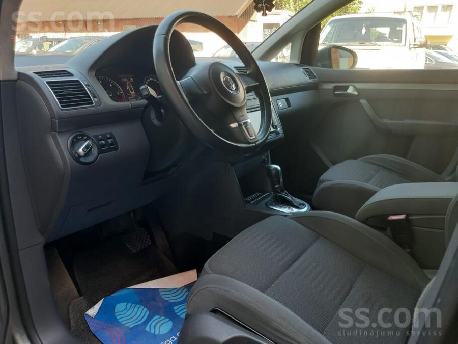 Pelēks Volkswagen Touran 2012 Daugavpils, ar dzinēja tilpumu 2.00 L un nobraukumu 0 tūkst. km par 4700 €, foto 12 vietnē AUTOMOTO.COM.LV