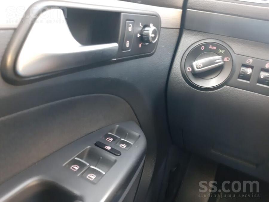 Pelēks Volkswagen Touran 2012 Daugavpils, ar dzinēja tilpumu 2.00 L un nobraukumu 0 tūkst. km par 4700 €, foto 13 vietnē AUTOMOTO.COM.LV