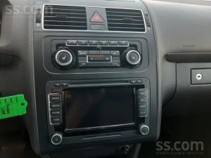 Pelēks Volkswagen Touran 2012 Daugavpils, ar dzinēja tilpumu 2.00 L un nobraukumu 0 tūkst. km par 4700 €, foto 15 vietnē AUTOMOTO.COM.LV