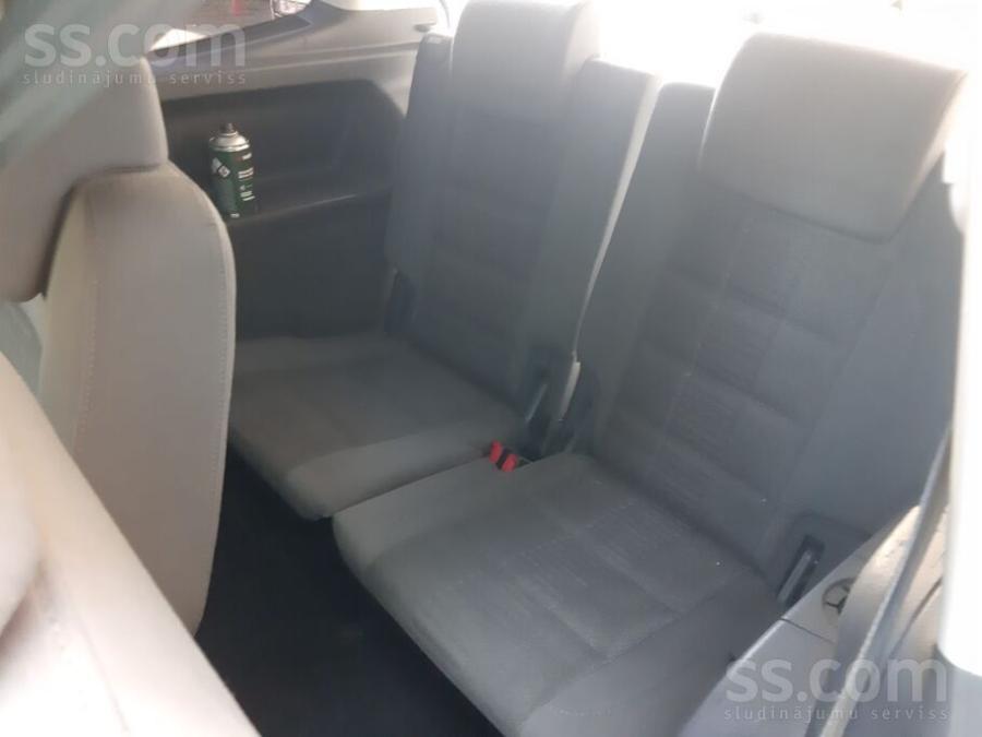 Pelēks Volkswagen Touran 2012 Daugavpils, ar dzinēja tilpumu 2.00 L un nobraukumu 0 tūkst. km par 4700 €, foto 18 vietnē AUTOMOTO.COM.LV