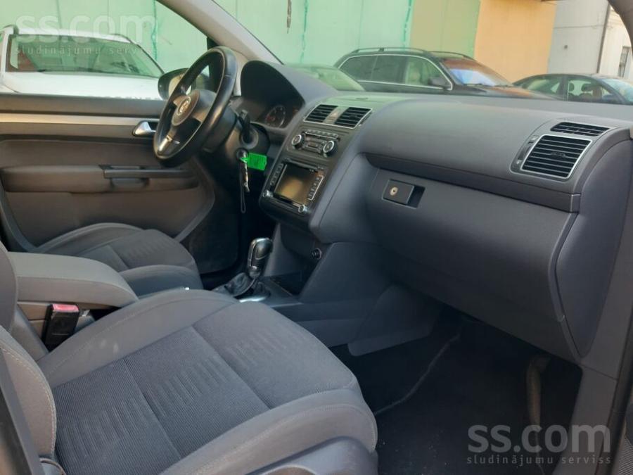Pelēks Volkswagen Touran 2012 Daugavpils, ar dzinēja tilpumu 2.00 L un nobraukumu 0 tūkst. km par 4700 €, foto 23 vietnē AUTOMOTO.COM.LV