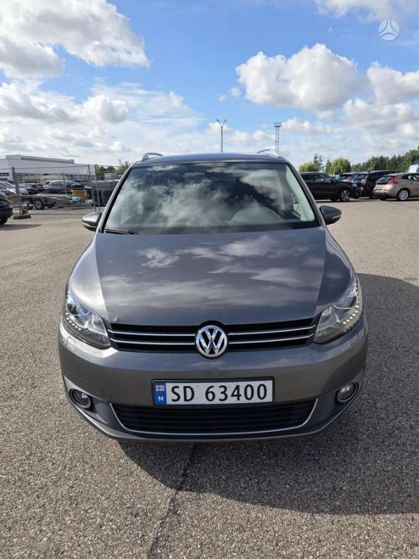 Pelēks Volkswagen Touran 2012 Marijampole, ar dzinēja tilpumu 1.60 L un nobraukumu 246 tūkst. km par 4450 €, foto 2 vietnē AUTOMOTO.COM.LV