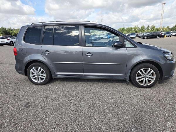 Pelēks Volkswagen Touran 2012 Marijampole, ar dzinēja tilpumu 1.60 L un nobraukumu 246 tūkst. km par 4450 €, foto 6 vietnē AUTOMOTO.COM.LV