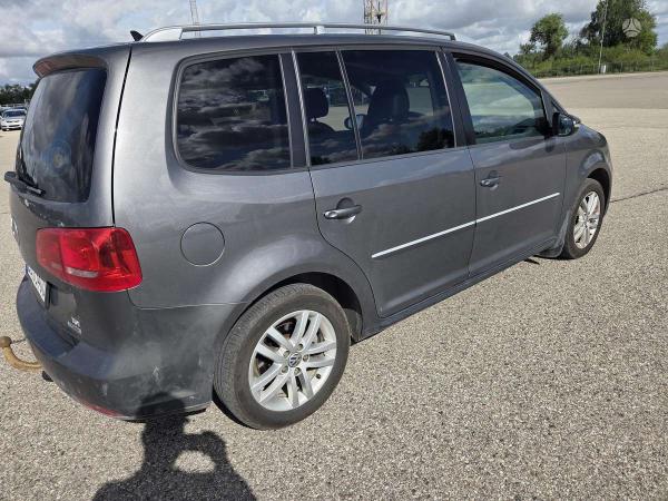 Pelēks Volkswagen Touran 2012 Marijampole, ar dzinēja tilpumu 1.60 L un nobraukumu 246 tūkst. km par 4450 €, foto 7 vietnē AUTOMOTO.COM.LV