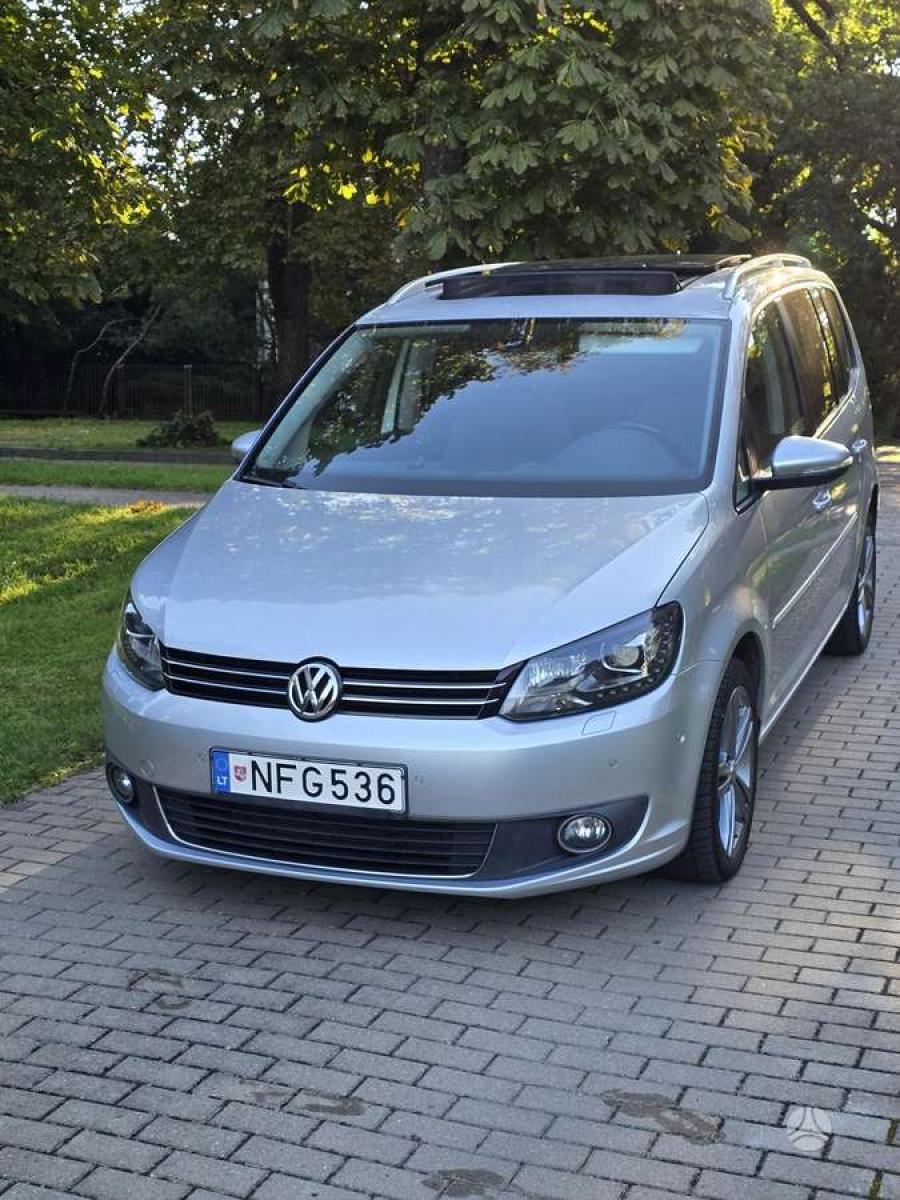 Pelēks Volkswagen Touran 2012 Kauņa, ar dzinēja tilpumu 1.97 L un nobraukumu 111 tūkst. km par 12900 €, foto 1 vietnē AUTOMOTO.COM.LV