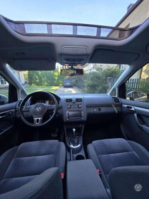 Pelēks Volkswagen Touran 2012 Kauņa, ar dzinēja tilpumu 1.97 L un nobraukumu 111 tūkst. km par 12900 €, foto 11 vietnē AUTOMOTO.COM.LV