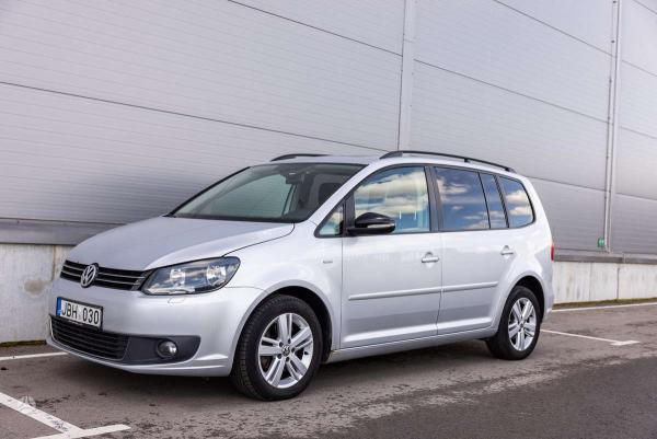 Фольксваген Туран 2012 в Каунас на AUTOMOTO.COM.LV Серый Фольксваген Туран 2012 в Каунас, объемом двигателя 1.97 л и пробегом 245 тыс. км за 5799 €, фото 2 на AUTOMOTO.COM.LV