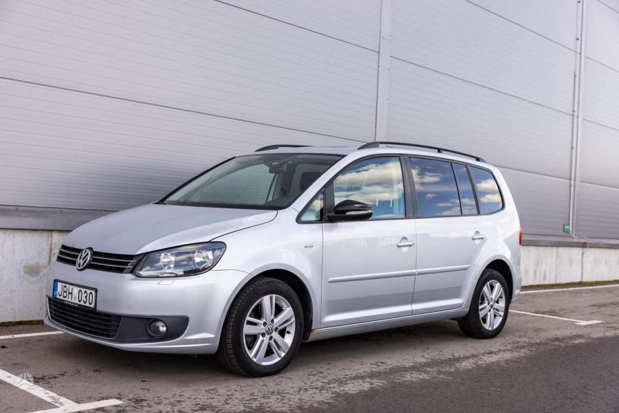 Pelēks Volkswagen Touran 2012 Kauņa, ar dzinēja tilpumu 1.97 L un nobraukumu 245 tūkst. km par 5799 €, foto 1 vietnē AUTOMOTO.COM.LV