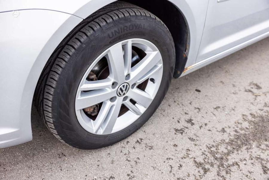 Pelēks Volkswagen Touran 2012 Kauņa, ar dzinēja tilpumu 1.97 L un nobraukumu 245 tūkst. km par 5799 €, foto 10 vietnē AUTOMOTO.COM.LV