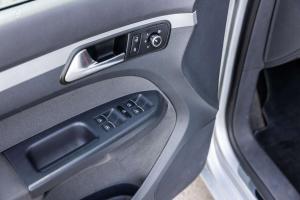 Pelēks Volkswagen Touran 2012 Kauņa, ar dzinēja tilpumu 1.97 L un nobraukumu 245 tūkst. km par 5799 €, foto 20 vietnē AUTOMOTO.COM.LV