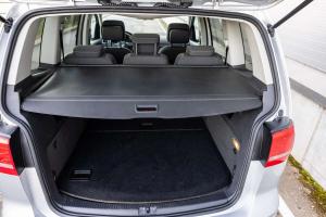 Pelēks Volkswagen Touran 2012 Kauņa, ar dzinēja tilpumu 1.97 L un nobraukumu 245 tūkst. km par 5799 €, foto 25 vietnē AUTOMOTO.COM.LV