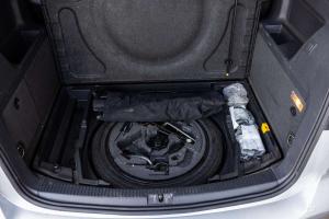 Pelēks Volkswagen Touran 2012 Kauņa, ar dzinēja tilpumu 1.97 L un nobraukumu 245 tūkst. km par 5799 €, foto 26 vietnē AUTOMOTO.COM.LV