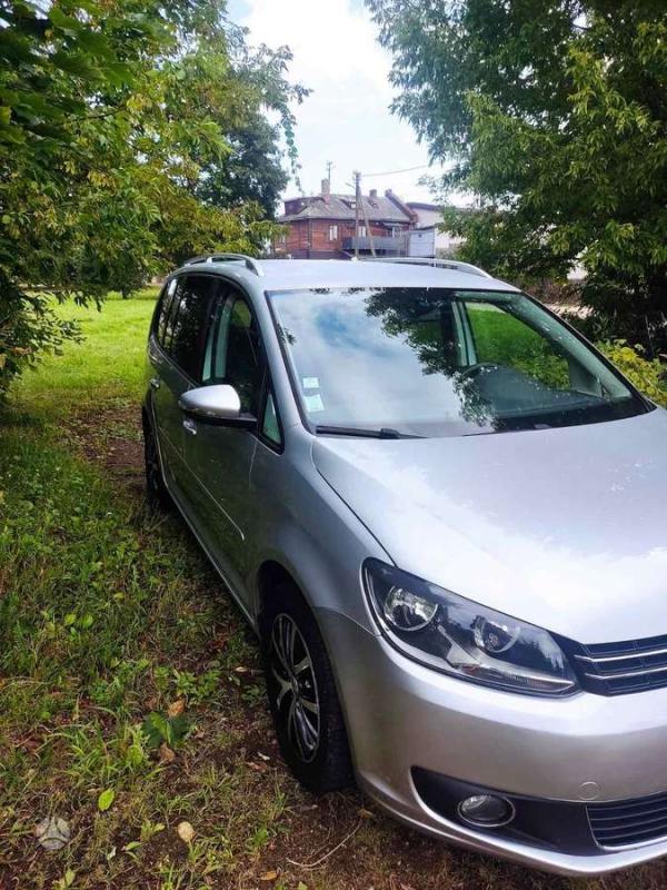 Pelēks Volkswagen Touran 2012 Kauņa, ar dzinēja tilpumu 1.97 L un nobraukumu 282 tūkst. km par 4900 €, foto 4 vietnē AUTOMOTO.COM.LV