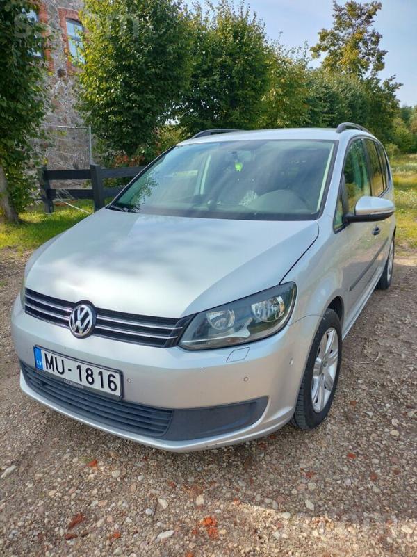 Volkswagen Touran 2012 in Jurmala on AUTOMOTO.COM.LV Grey Volkswagen Touran 2012 in Jurmala, with an engine capacity of 1.60 L and mileage of 365 thousand km for 4600 €, photo 6 on AUTOMOTO.COM.LV