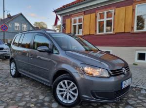 Grey Volkswagen Touran 2013 in Jelgava, with an engine capacity of 1.60 L and mileage of 334 thousand km for 6950 €, photo 2 on AUTOMOTO.COM.LV