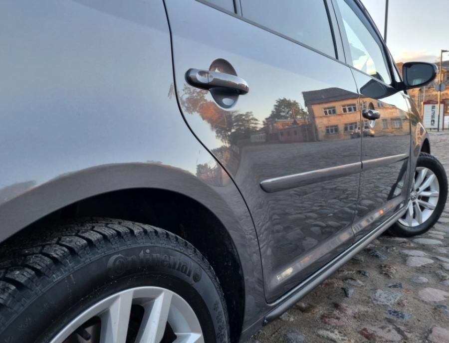 Grey Volkswagen Touran 2013 in Jelgava, with an engine capacity of 1.60 L and mileage of 334 thousand km for 6950 €, photo 7 on AUTOMOTO.COM.LV
