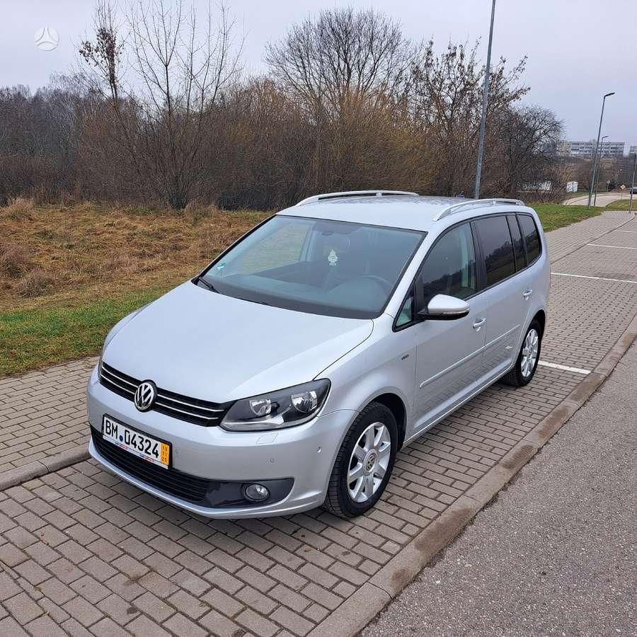 Pelēks Volkswagen Touran 2013 Viļņa, ar dzinēja tilpumu 1.20 L un nobraukumu 130 tūkst. km par 5850 €, foto 2 vietnē AUTOMOTO.COM.LV