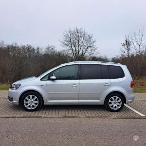 Pelēks Volkswagen Touran 2013 Viļņa, ar dzinēja tilpumu 1.20 L un nobraukumu 130 tūkst. km par 5850 €, foto 4 vietnē AUTOMOTO.COM.LV