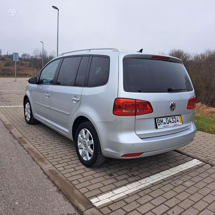 Pelēks Volkswagen Touran 2013 Viļņa, ar dzinēja tilpumu 1.20 L un nobraukumu 130 tūkst. km par 5850 €, foto 5 vietnē AUTOMOTO.COM.LV