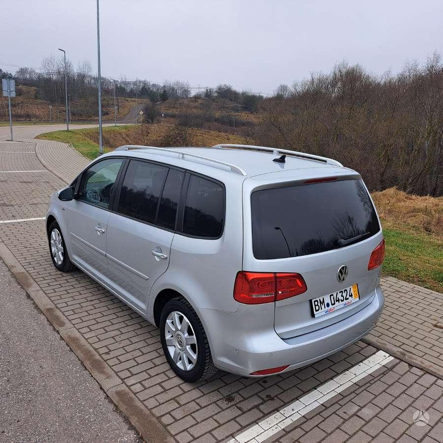 Pelēks Volkswagen Touran 2013 Viļņa, ar dzinēja tilpumu 1.20 L un nobraukumu 130 tūkst. km par 5850 €, foto 6 vietnē AUTOMOTO.COM.LV