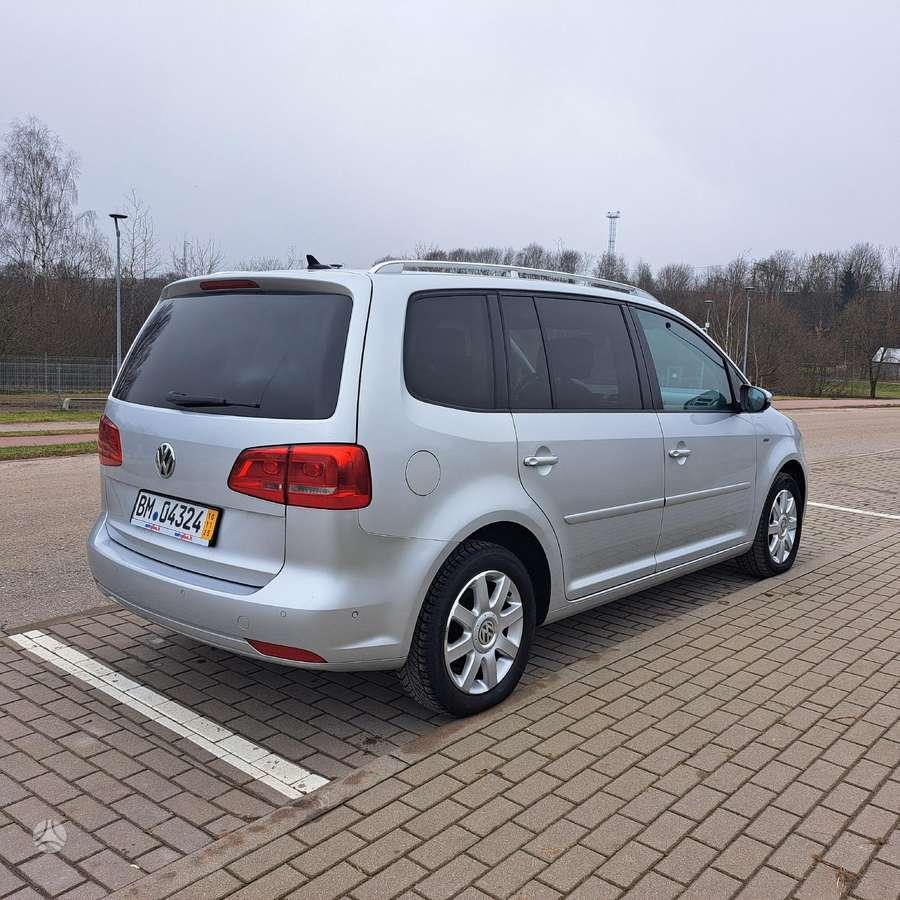 Pelēks Volkswagen Touran 2013 Viļņa, ar dzinēja tilpumu 1.20 L un nobraukumu 130 tūkst. km par 5850 €, foto 8 vietnē AUTOMOTO.COM.LV