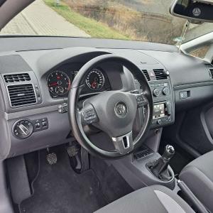 Pelēks Volkswagen Touran 2013 Viļņa, ar dzinēja tilpumu 1.20 L un nobraukumu 130 tūkst. km par 5850 €, foto 22 vietnē AUTOMOTO.COM.LV