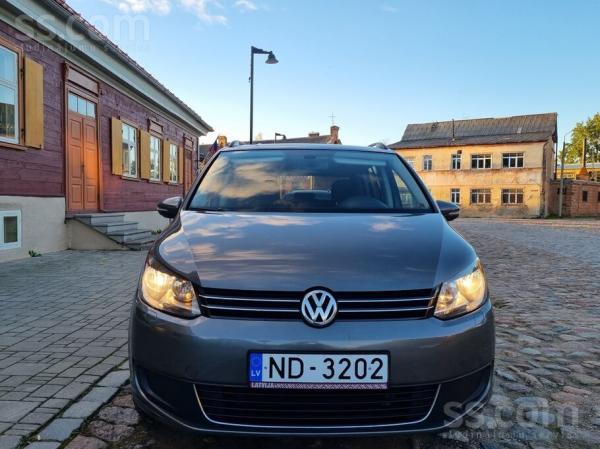 Grey Volkswagen Touran 2013 in Jelgava, with an engine capacity of 1.60 L and mileage of 334 thousand km for 6950 €, photo 3 on AUTOMOTO.COM.LV
