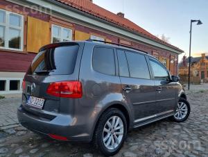 Pelēks Volkswagen Touran 2013 Jelgava, ar dzinēja tilpumu 1.60 L un nobraukumu 334 tūkst. km par 6950 €, foto 9 vietnē AUTOMOTO.COM.LV