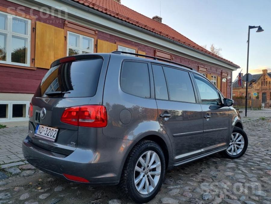 Pelēks Volkswagen Touran 2013 Jelgava, ar dzinēja tilpumu 1.60 L un nobraukumu 334 tūkst. km par 6950 €, foto 9 vietnē AUTOMOTO.COM.LV