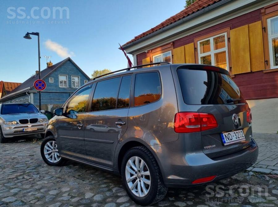 Pelēks Volkswagen Touran 2013 Jelgava, ar dzinēja tilpumu 1.60 L un nobraukumu 334 tūkst. km par 6950 €, foto 11 vietnē AUTOMOTO.COM.LV