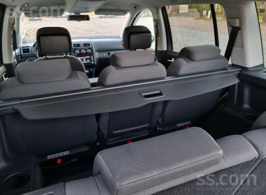 Pelēks Volkswagen Touran 2013 Jelgava, ar dzinēja tilpumu 1.60 L un nobraukumu 334 tūkst. km par 6950 €, foto 13 vietnē AUTOMOTO.COM.LV