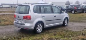 Grey Volkswagen Touran 2013 in Kelme, with an engine capacity of 1.60 L and mileage of 328 thousand km for 5350 €, photo 5 on AUTOMOTO.COM.LV