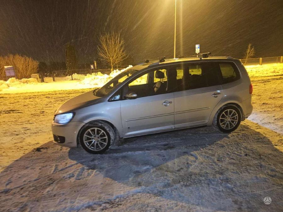 Grey Volkswagen Touran 2013 in Klaipeda, with an engine capacity of 1.60 L and mileage of 365 thousand km for 6200 €, photo 3 on AUTOMOTO.COM.LV