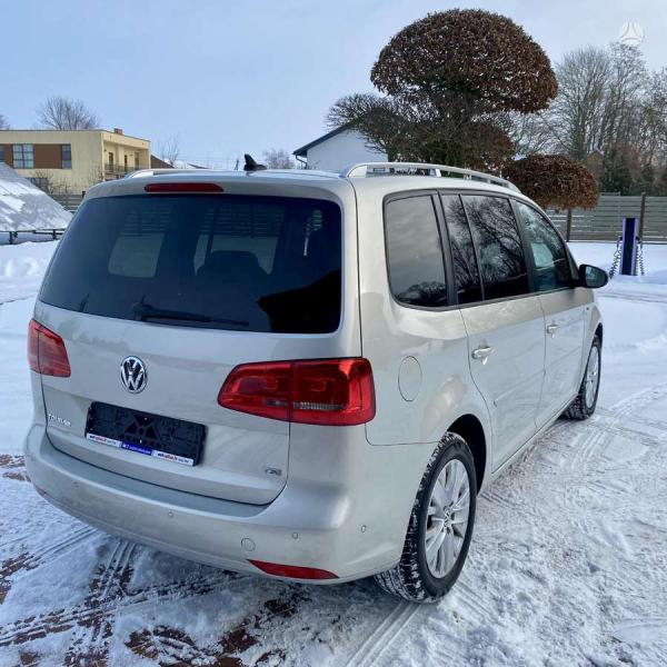 Pelēks Volkswagen Touran 2013 Marijampole, ar dzinēja tilpumu 1.39 L un nobraukumu 167 tūkst. km par 7450 €, foto 4 vietnē AUTOMOTO.COM.LV