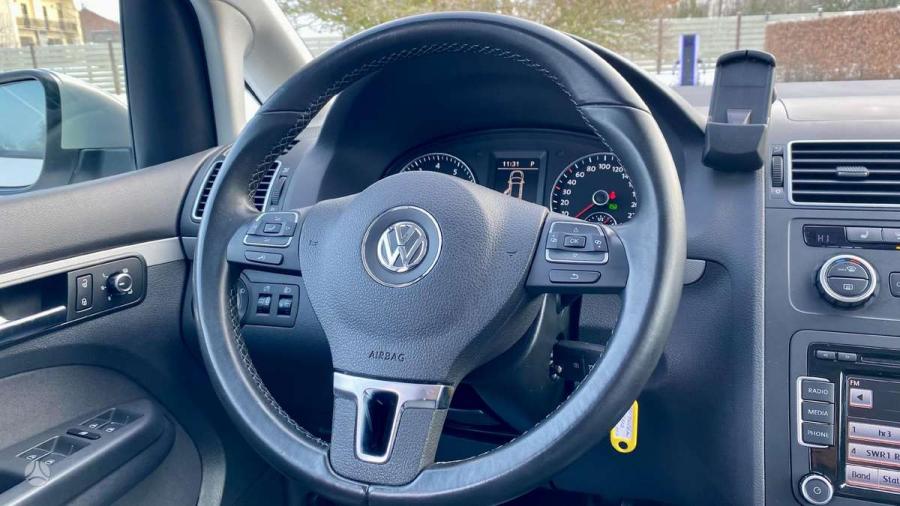 Pelēks Volkswagen Touran 2013 Marijampole, ar dzinēja tilpumu 1.39 L un nobraukumu 167 tūkst. km par 7450 €, foto 18 vietnē AUTOMOTO.COM.LV