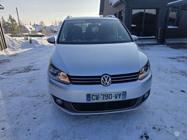 Grey Volkswagen Touran 2013 in Rokiskis, with an engine capacity of 1.60 L and mileage of 250 thousand km for 4500 €, photo 2 on AUTOMOTO.COM.LV