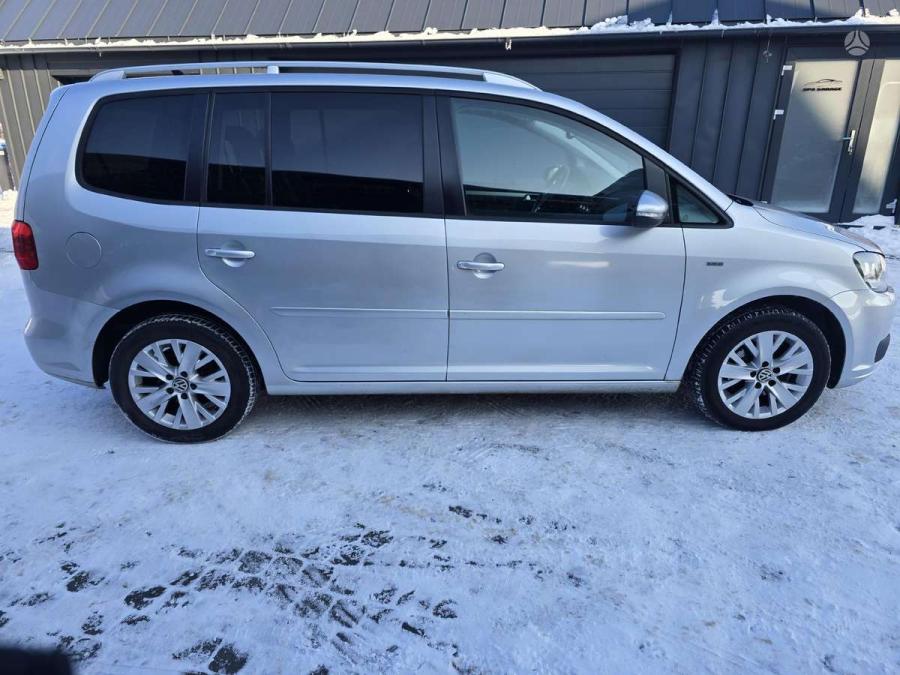 Pelēks Volkswagen Touran 2013 Rokiškis, ar dzinēja tilpumu 1.60 L un nobraukumu 250 tūkst. km par 4500 €, foto 5 vietnē AUTOMOTO.COM.LV