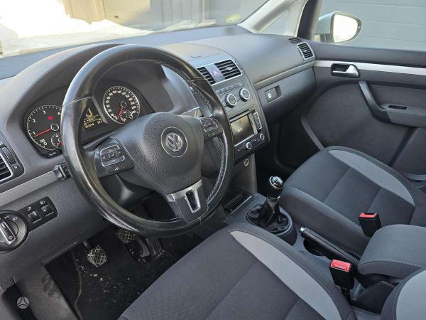 Grey Volkswagen Touran 2013 in Rokiskis, with an engine capacity of 1.60 L and mileage of 250 thousand km for 4500 €, photo 8 on AUTOMOTO.COM.LV