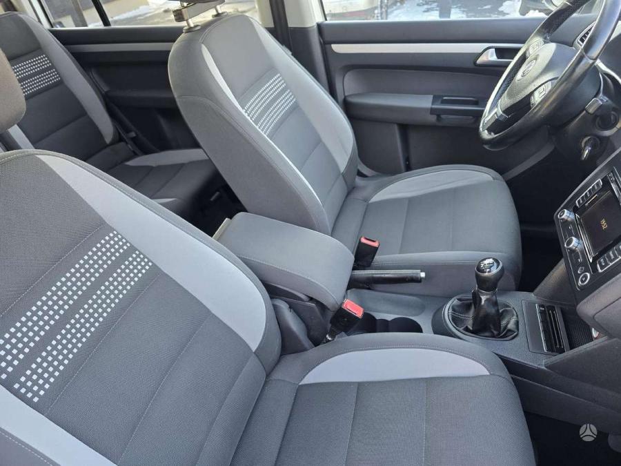 Pelēks Volkswagen Touran 2013 Rokiškis, ar dzinēja tilpumu 1.60 L un nobraukumu 250 tūkst. km par 4500 €, foto 14 vietnē AUTOMOTO.COM.LV