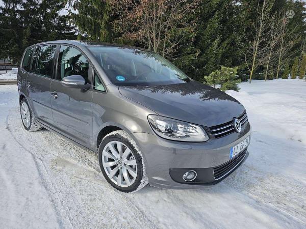 Grey Volkswagen Touran 2013 in Kaunas, with an engine capacity of 1.60 L and mileage of 150 thousand km for 6550 €, photo 1 on AUTOMOTO.COM.LV