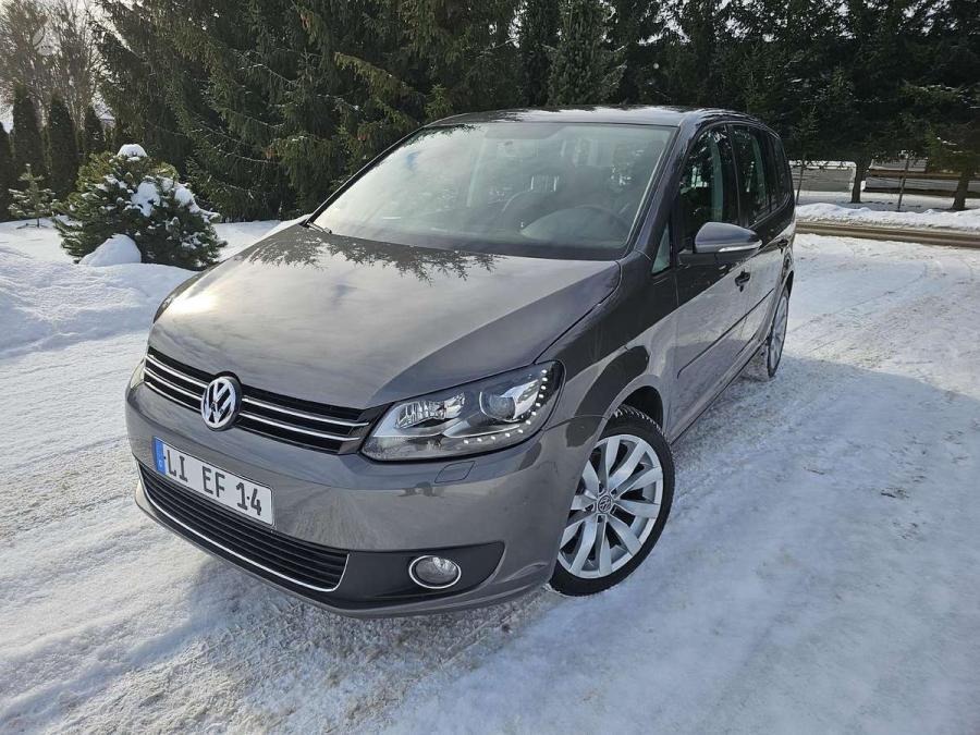 Pelēks Volkswagen Touran 2013 Kauņa, ar dzinēja tilpumu 1.60 L un nobraukumu 150 tūkst. km par 6550 €, foto 2 vietnē AUTOMOTO.COM.LV