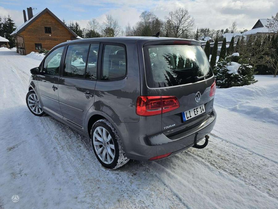 Pelēks Volkswagen Touran 2013 Kauņa, ar dzinēja tilpumu 1.60 L un nobraukumu 150 tūkst. km par 6550 €, foto 8 vietnē AUTOMOTO.COM.LV