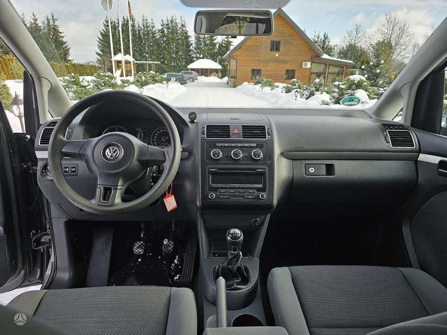 Pelēks Volkswagen Touran 2013 Kauņa, ar dzinēja tilpumu 1.60 L un nobraukumu 150 tūkst. km par 6550 €, foto 12 vietnē AUTOMOTO.COM.LV
