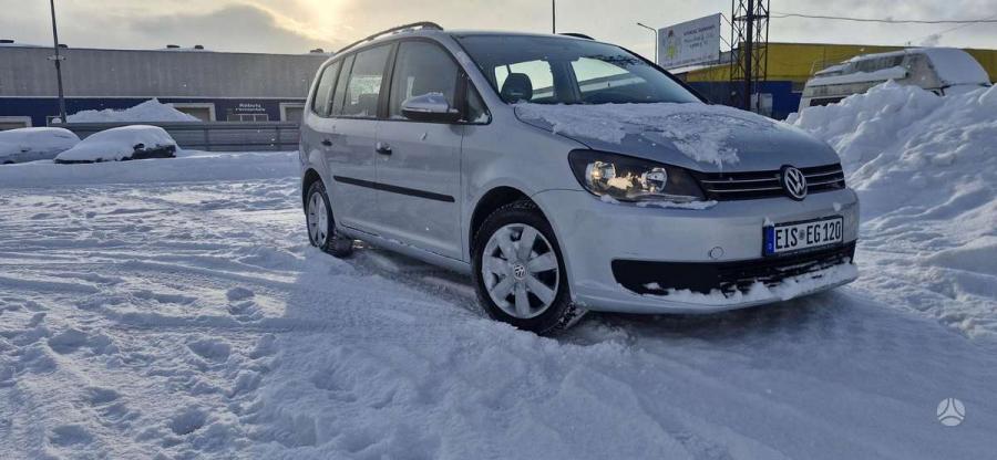 Pelēks Volkswagen Touran 2013 Šauļi, ar dzinēja tilpumu 1.60 L un nobraukumu 328 tūkst. km par 4850 €, foto 1 vietnē AUTOMOTO.COM.LV