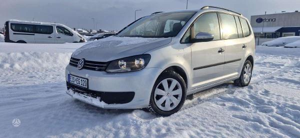 Grey Volkswagen Touran 2013 in Siauliai, with an engine capacity of 1.60 L and mileage of 328 thousand km for 4850 €, photo 2 on AUTOMOTO.COM.LV