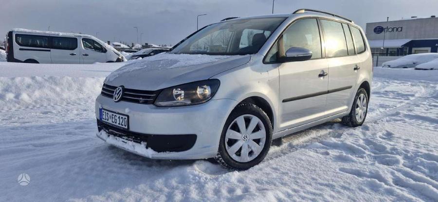 Pelēks Volkswagen Touran 2013 Šauļi, ar dzinēja tilpumu 1.60 L un nobraukumu 328 tūkst. km par 4850 €, foto 2 vietnē AUTOMOTO.COM.LV